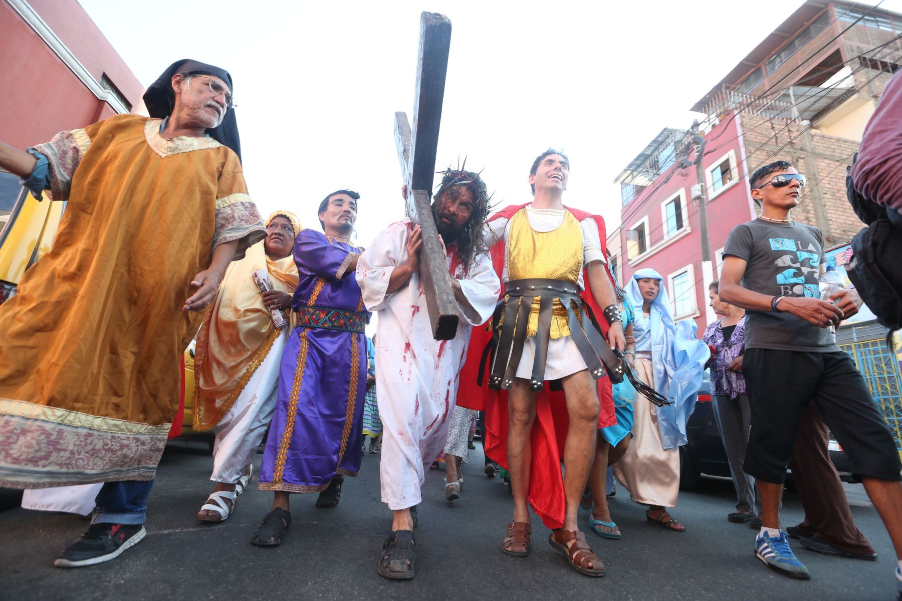 "Cristo Cholo" escenificó Vía Crucis por Semana Santa | TVPerú