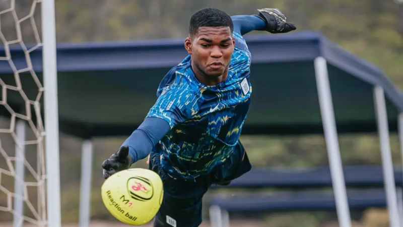 Alista su debut: Ángel de la Cruz se estrenará en Alianza Lima ante ...