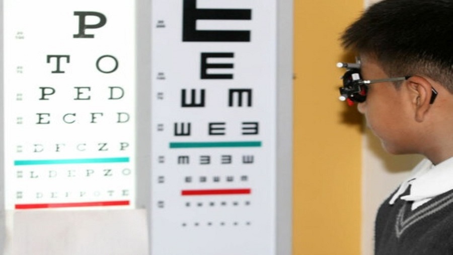 SIS cubre exámenes visuales preventivos para escolares en todo el país ...