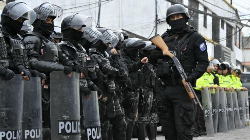 Cuatro policías secuestrados en Ecuador en medio de estado de excepción ...