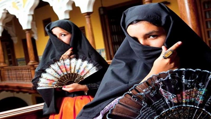Organizan exhibición de estatuas de tapadas limeñas por el Bicentenario ...