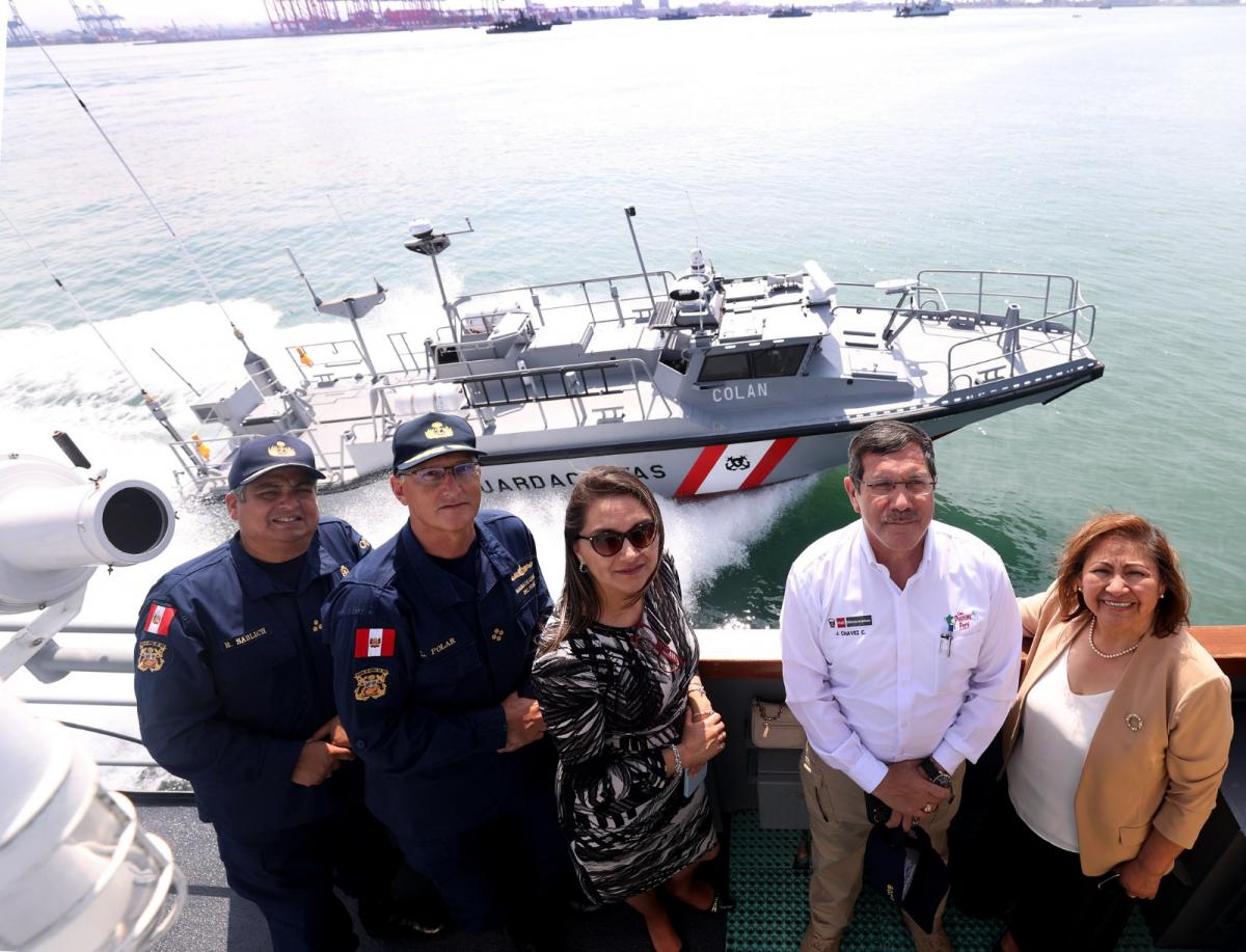 Submarino B.A.P. Chipana inicia pruebas en el agua como parte del ...